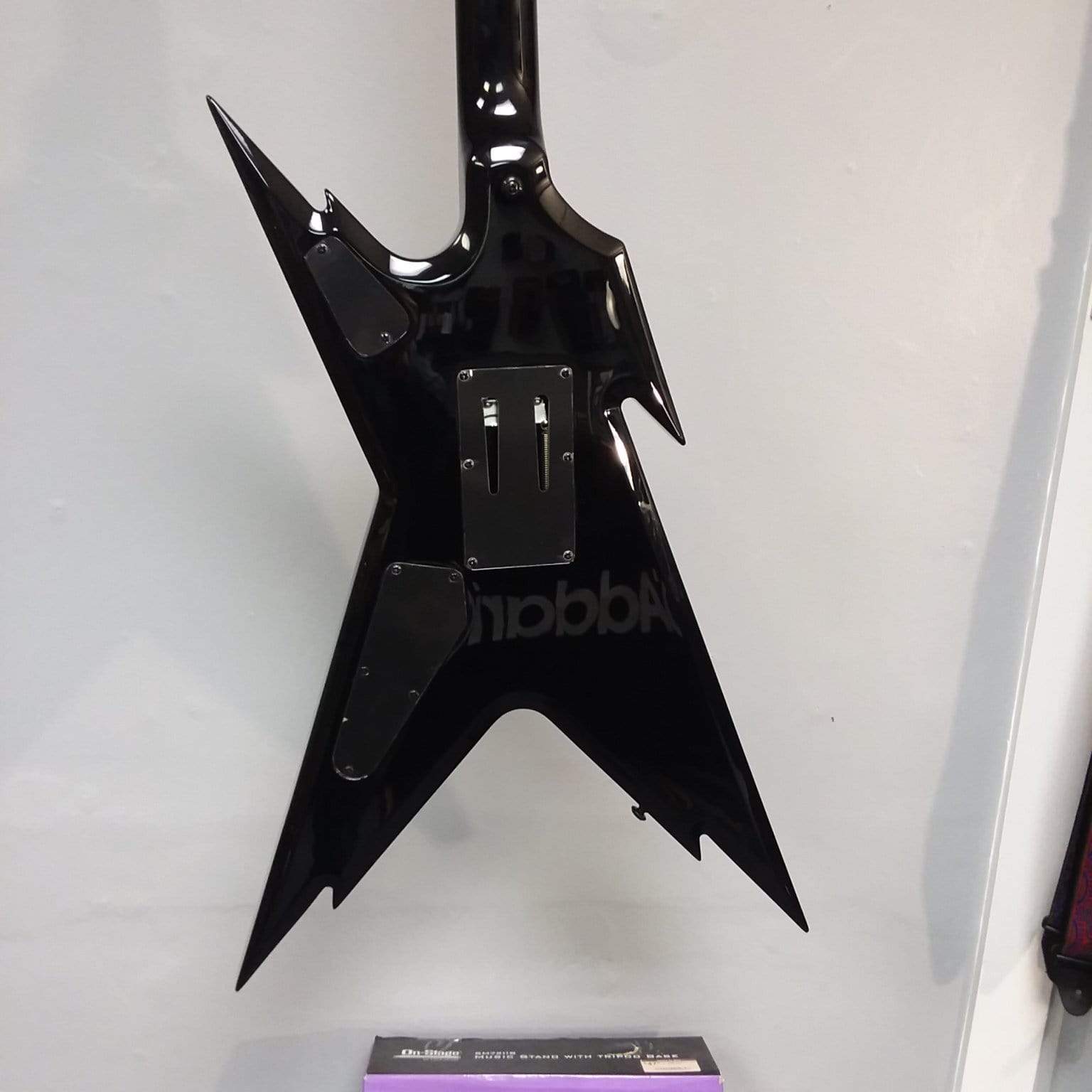 Dean Razorback Lightning Guitar with Gigbag - New - Guitars on Main